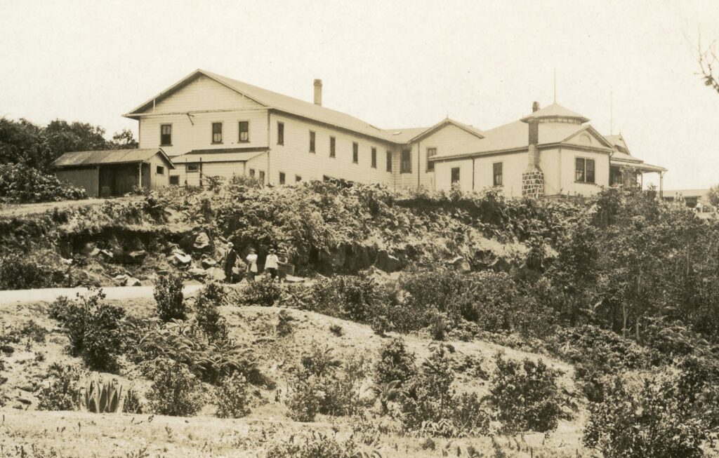 Evolution of the Volcano House | Images of Old Hawaiʻi