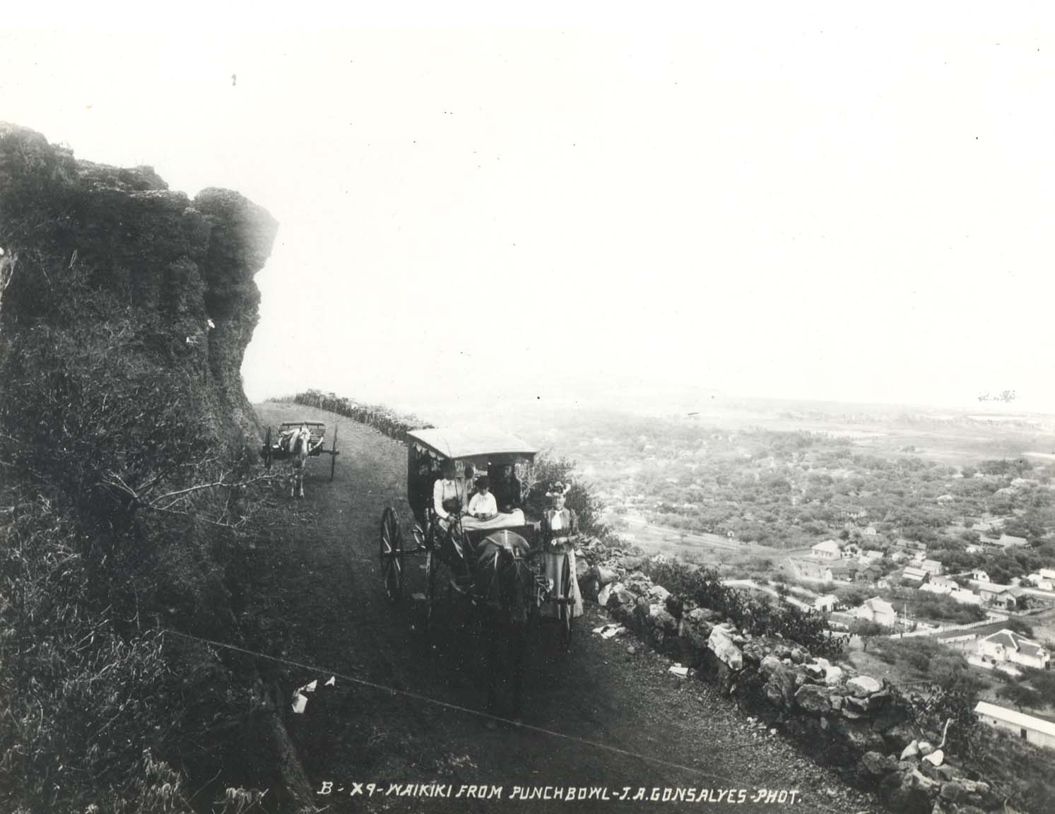 Pūowaina | Images of Old Hawaiʻi