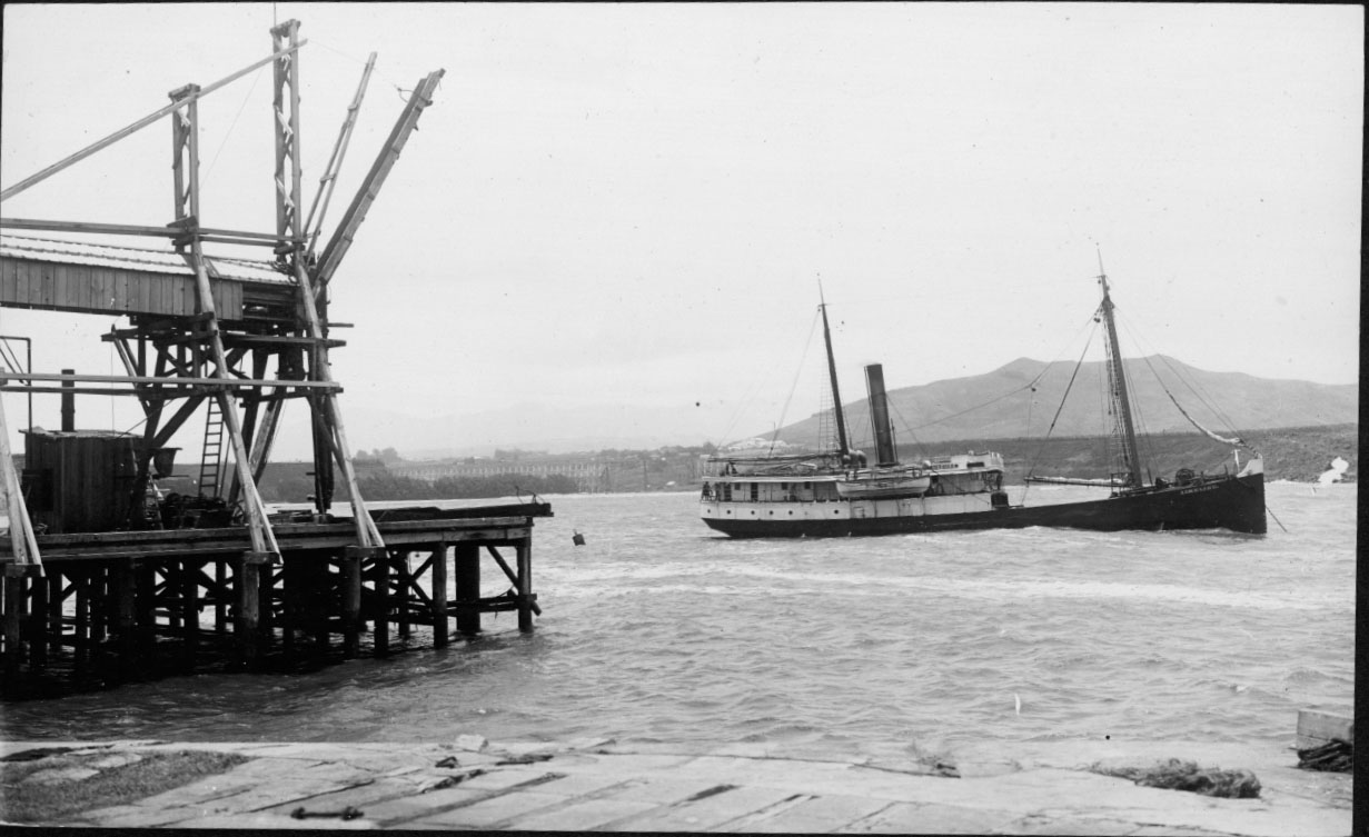 Ahukini Landing | Images of Old Hawaiʻi