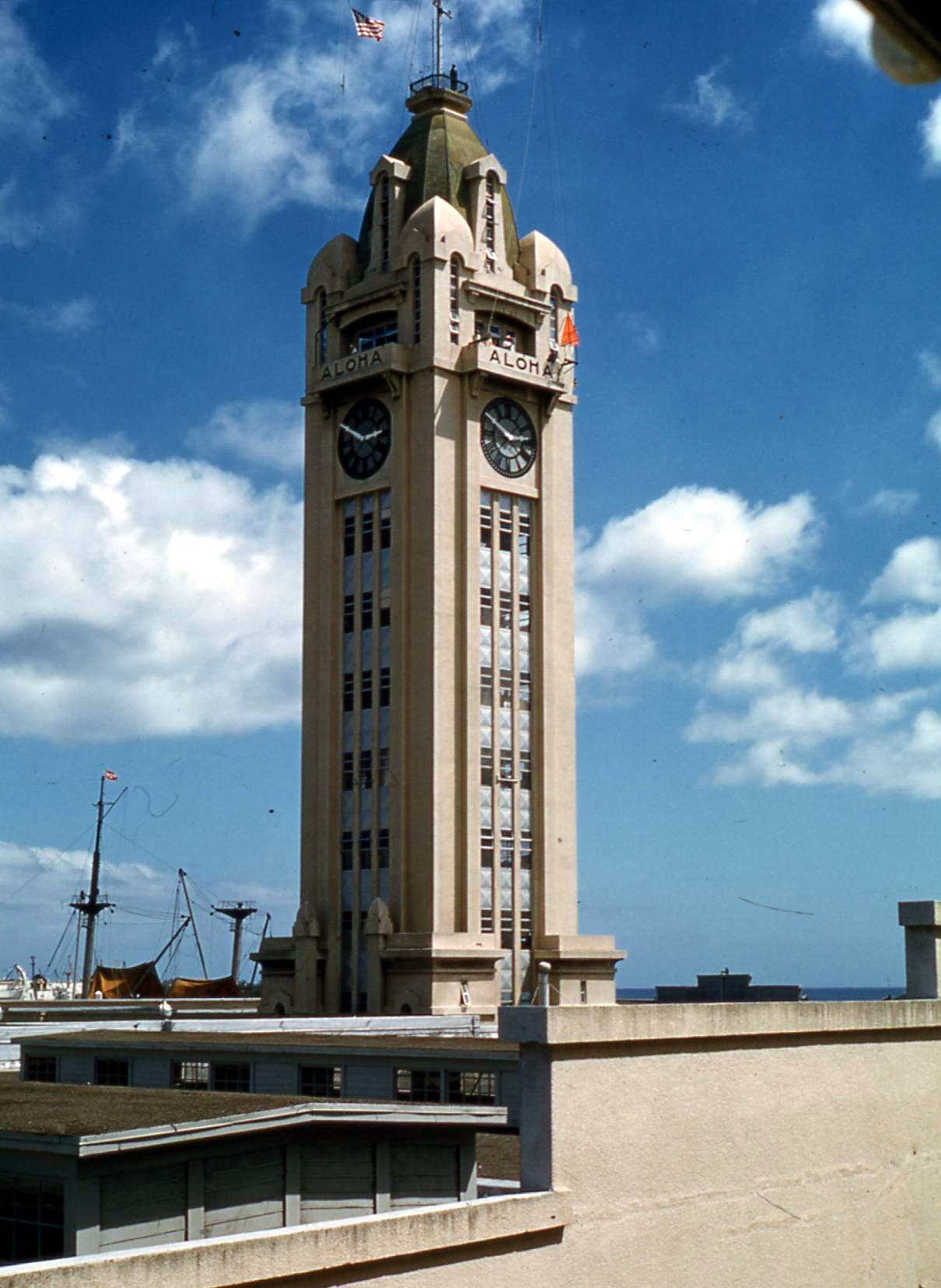 Aloha Tower | Images of Old Hawaiʻi