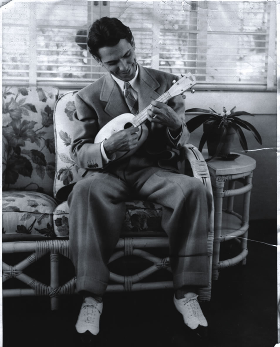 ‘Duke of Uke’ | Images of Old Hawaiʻi