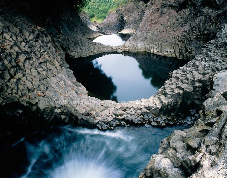 Boiling Pots | Images of Old Hawaiʻi