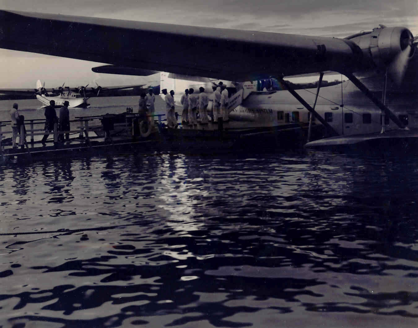 ‘Flying in Rough Air’ | Images of Old Hawaiʻi