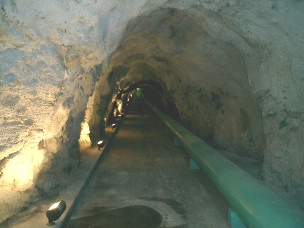 Hālawa Shaft | Images of Old Hawaiʻi