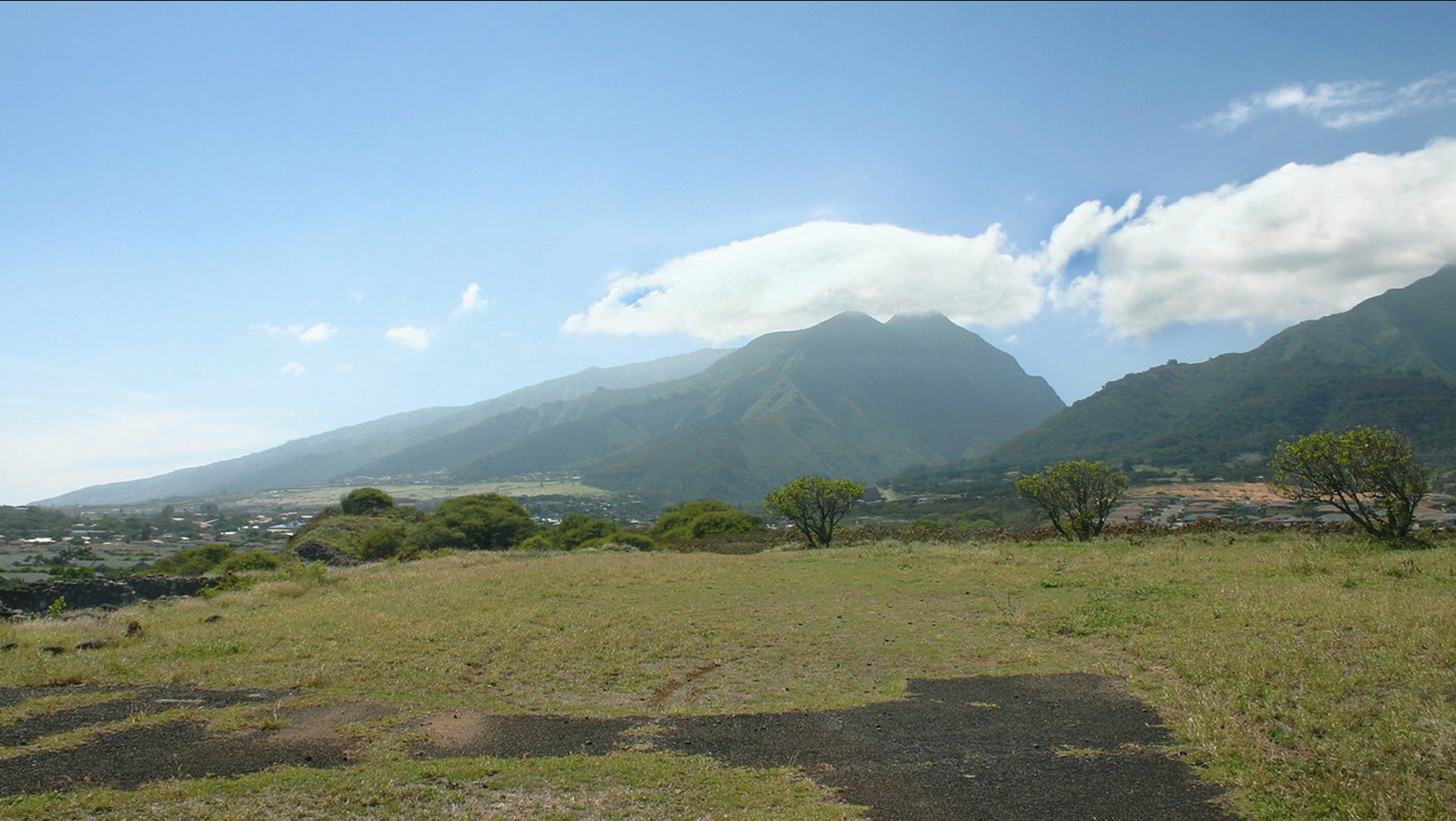 Halekiʻi and Pihana Heiau | Images of Old Hawaiʻi