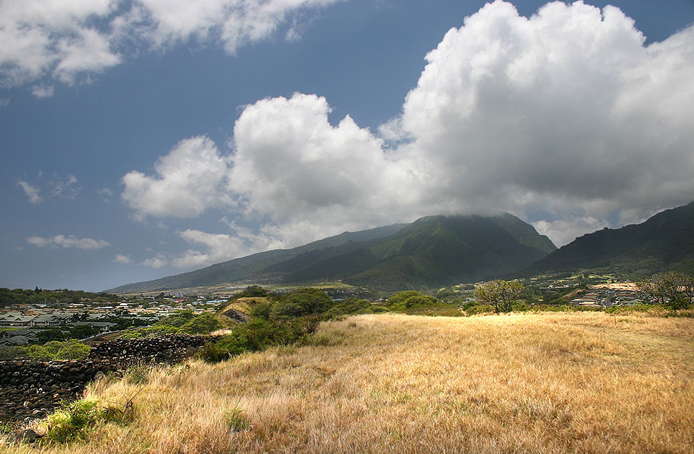 Halekiʻi and Pihana Heiau | Images of Old Hawaiʻi