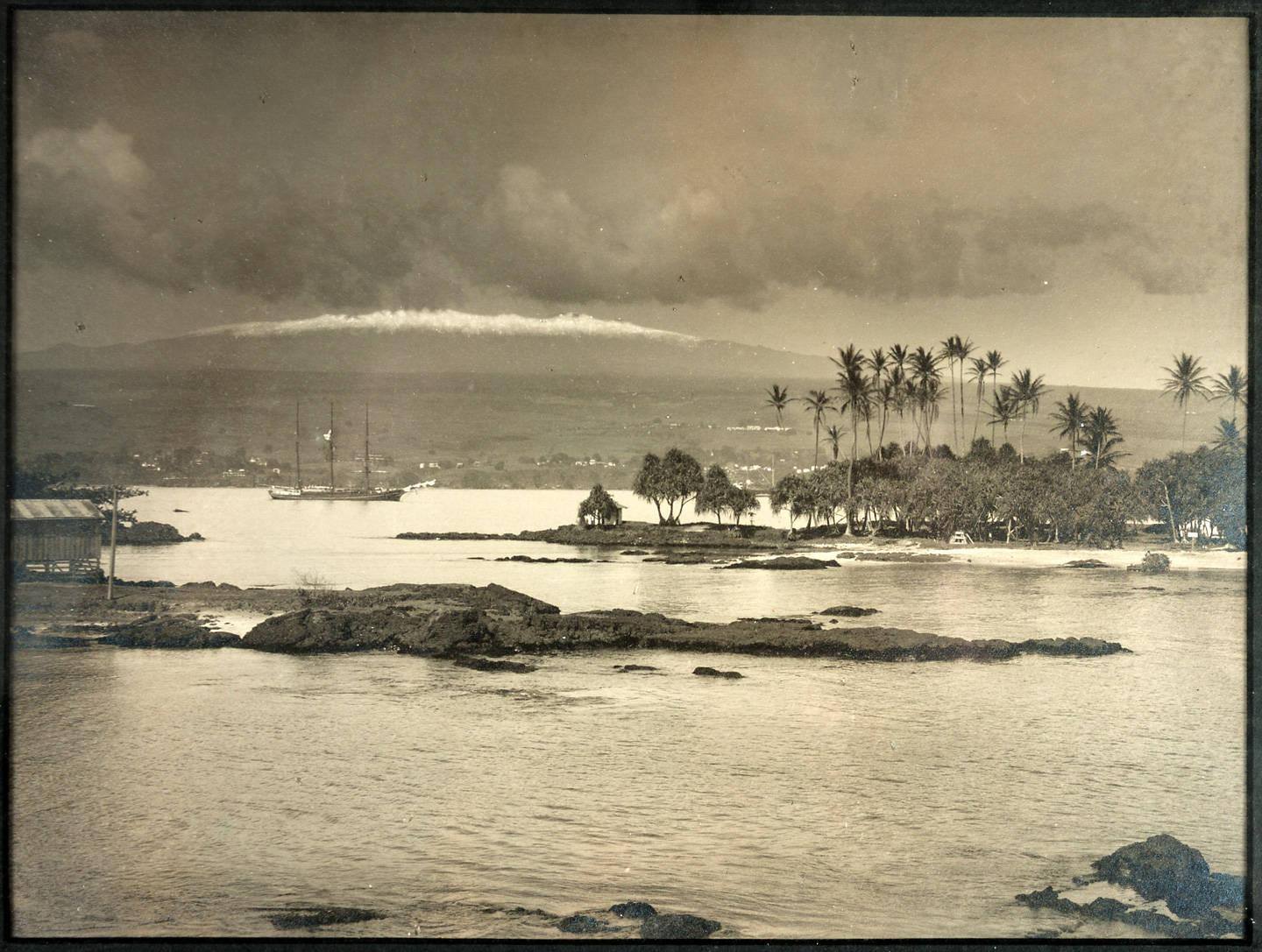 Pauka‘a Lighthouse | Images of Old Hawaiʻi