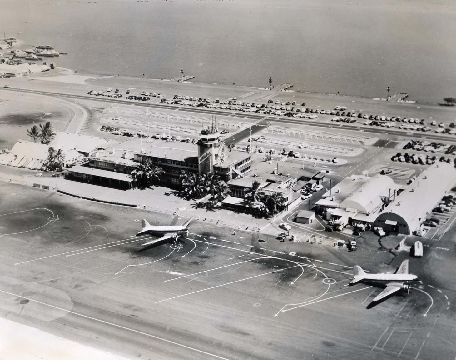 Honolulu Airport, 1947. Seadrome is at top of photo | Images of Old Hawaiʻi