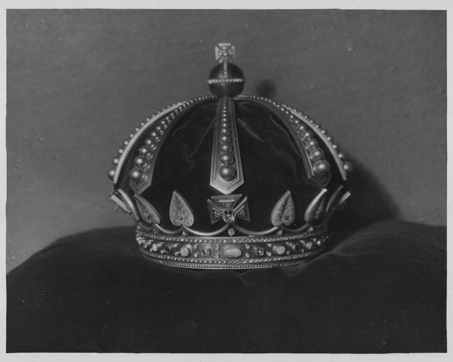 The Crowning | Images of Old Hawaiʻi
