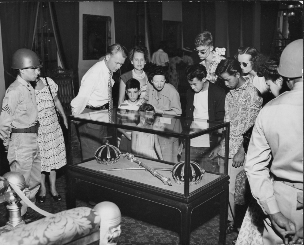 The Crowning | Images of Old Hawaiʻi