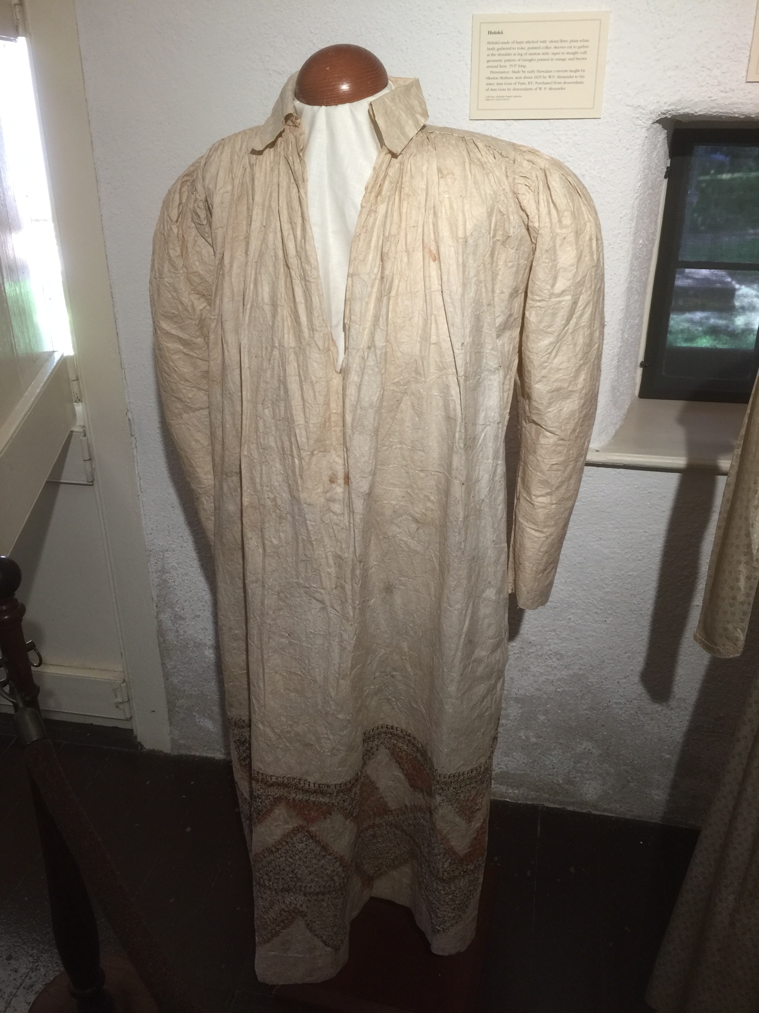 Holokū and Mu‘umu‘u | Images of Old Hawaiʻi