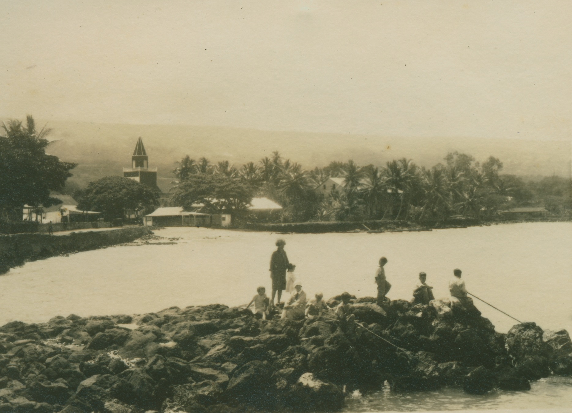 Along Ali‘i Drive | Images of Old Hawaiʻi