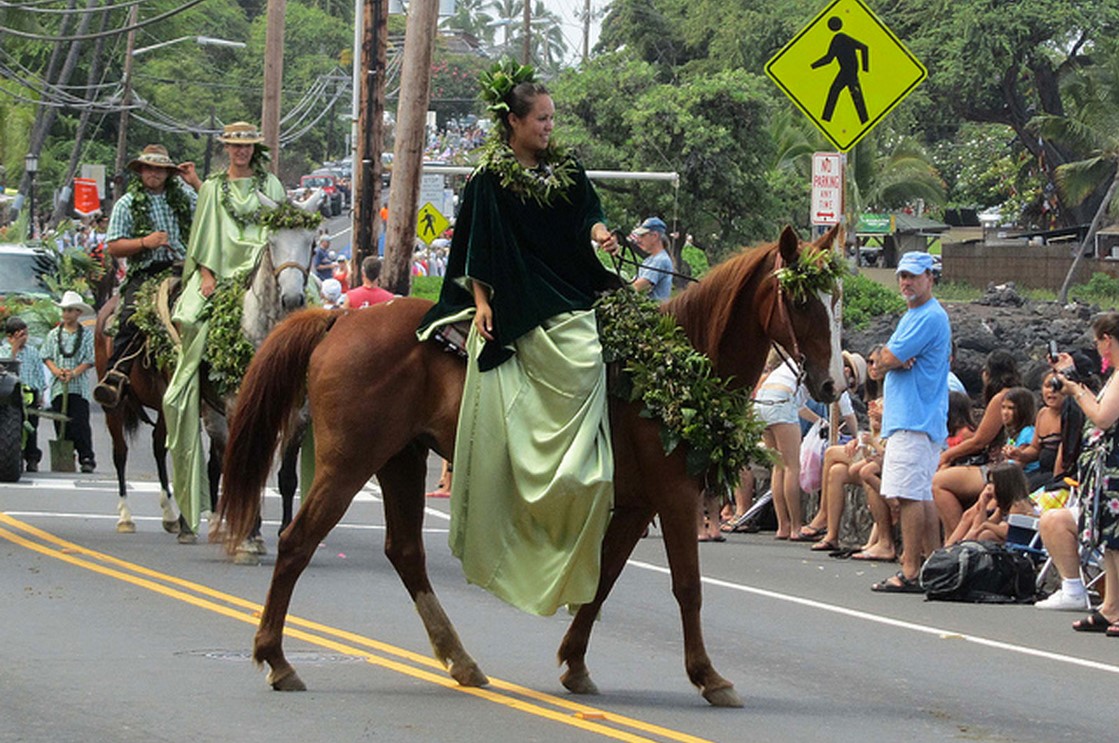 Pāʻū Riding | Images of Old Hawaiʻi