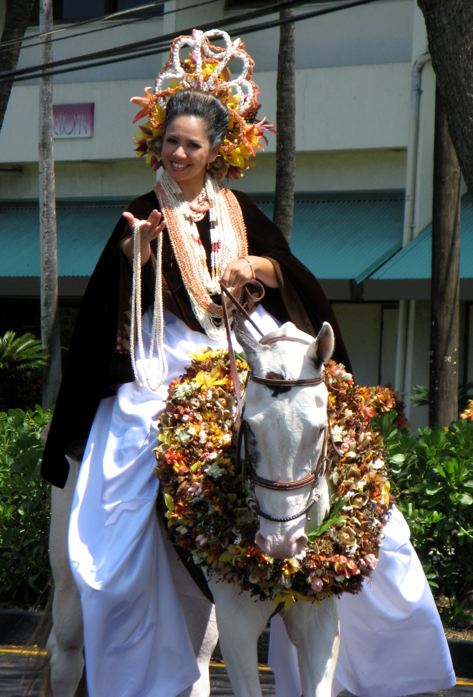 Pāʻū Riding | Images of Old Hawaiʻi