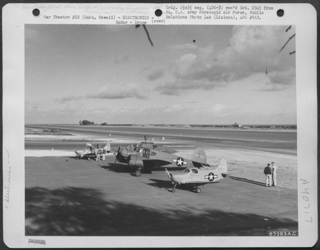 Metal Stick Operators – Beeper Pilots | Images of Old Hawaiʻi