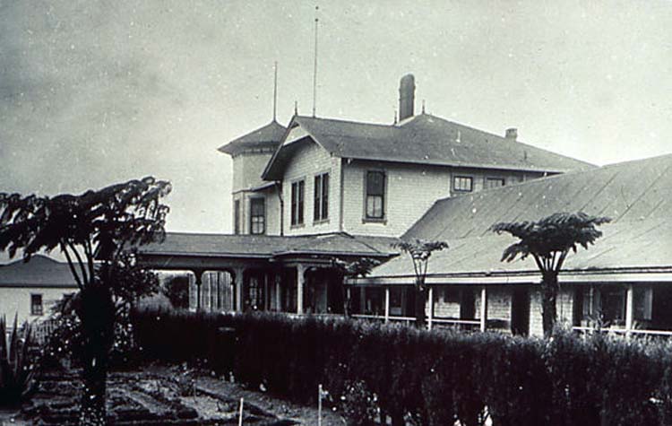 Evolution of the Volcano House | Images of Old Hawaiʻi