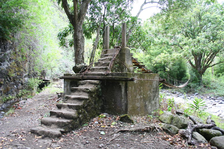 Pedestrian Suspension Bridges | Images of Old Hawaiʻi