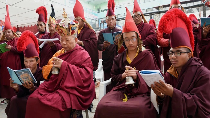 Mahiole v Tibetan Monk Hat | Images of Old Hawaiʻi