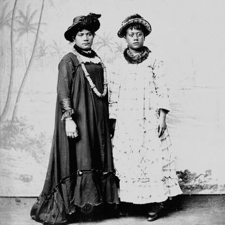 Holokū and Mu‘umu‘u | Images of Old Hawaiʻi